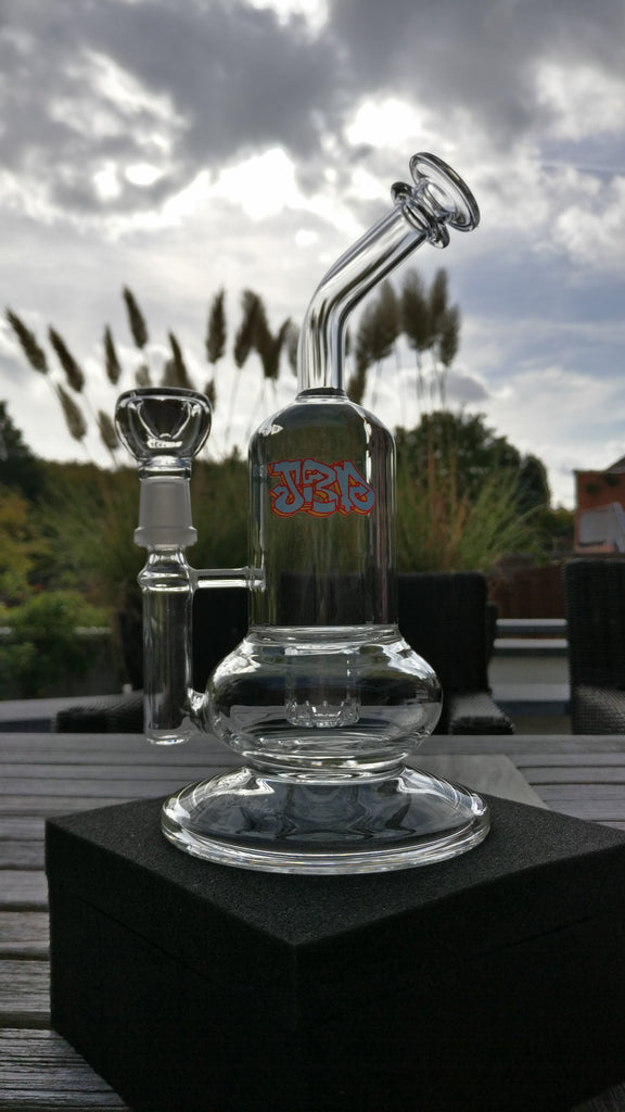 Jerome Baker Designs - Premium Glass Bong (23 cm) – Puff Puff Palace
